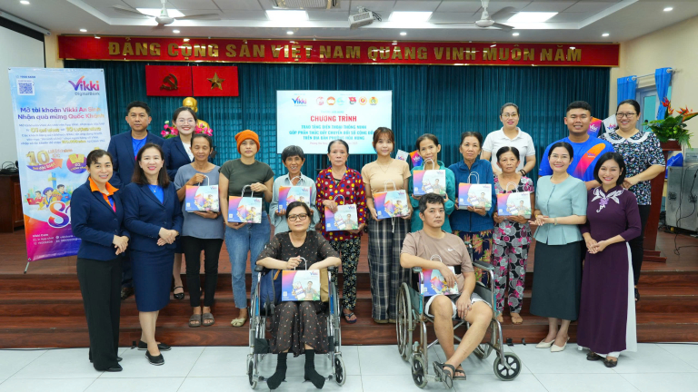 Chương trình “Mở tài khoản Vikki An sinh nhận quà mừng Quốc Khánh” đã tìm được khách hàng thứ ...